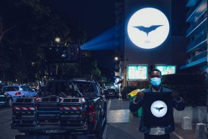 A Paris, Warner Bros projette les logos Batman dessinés par des fans