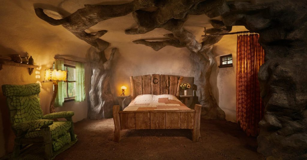 Séjournez dans la maison de Shrek avec Airbnb